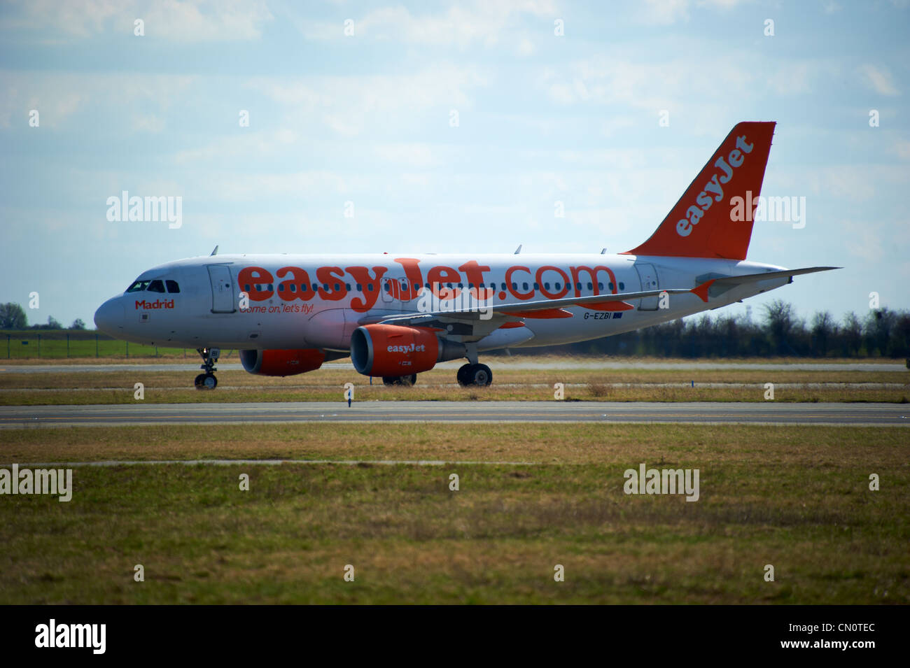 Easyjet airbus a319 gate hi-res stock photography and images - Alamy