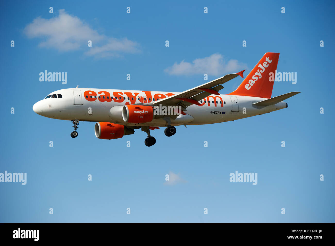 Easyjet airbus a319 gate hi-res stock photography and images - Alamy