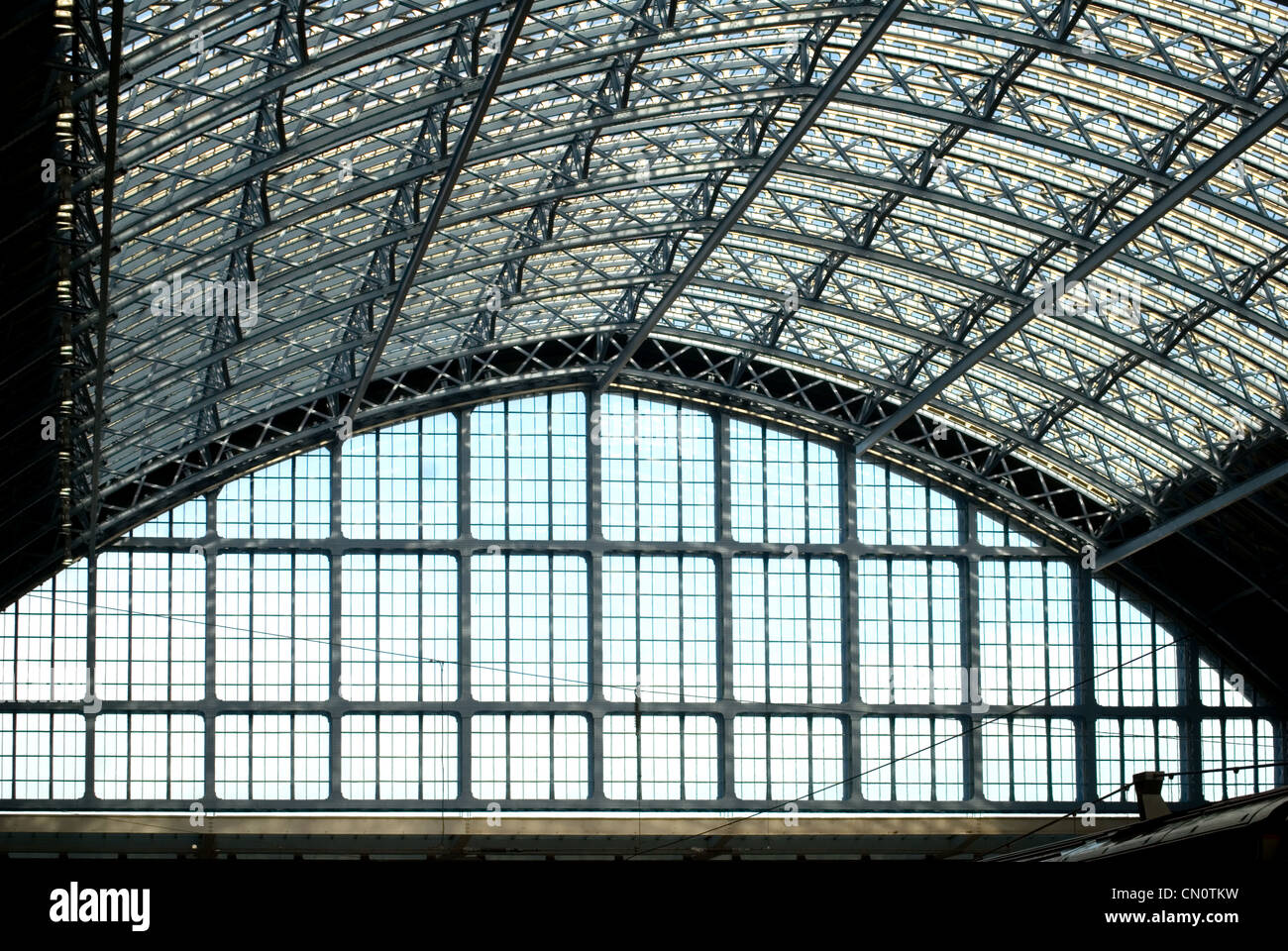 Glass roof inside interior rail hi-res stock photography and images - Alamy