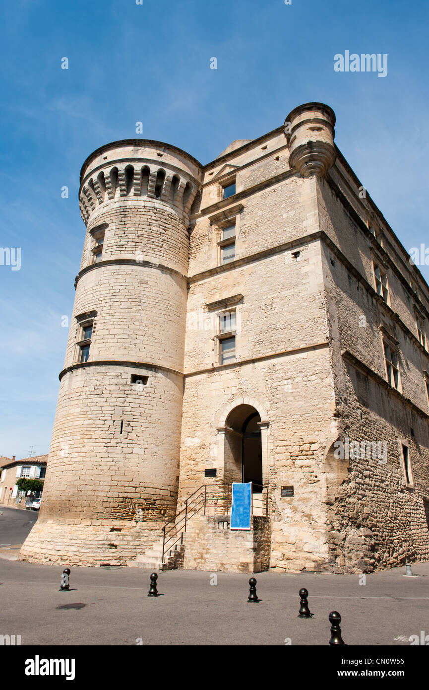 The castle in gordes hi-res stock photography and images - Alamy