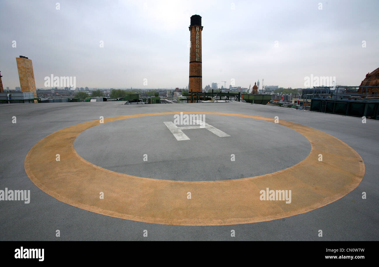 The Helipad on top of the Harrods department store in London Stock ...