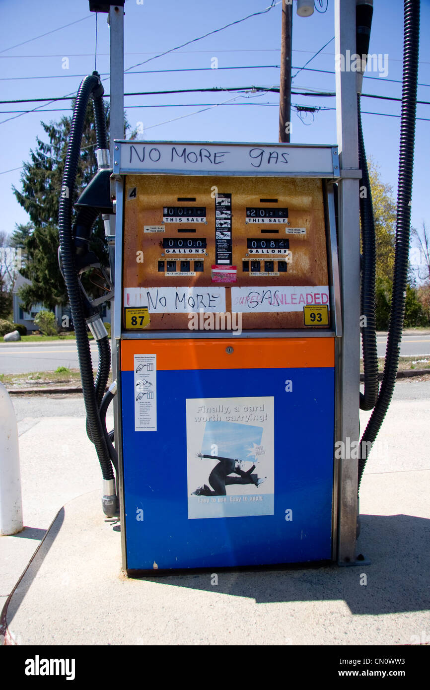 Gulf gas station sign hi-res stock photography and images - Alamy