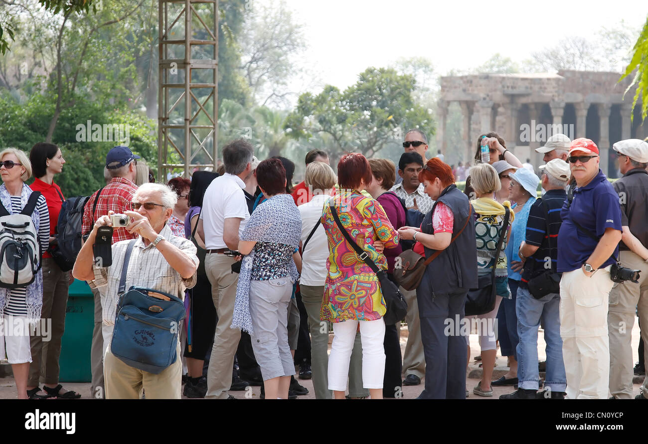 Foreigner tourist at Qutub Minar ,New Delhi,India Stock Photo - Alamy