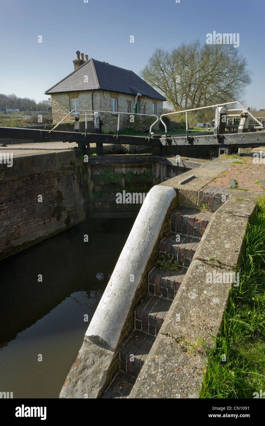steps beside the North Grove Lock No. 71 Grand Union Canal Kings ...