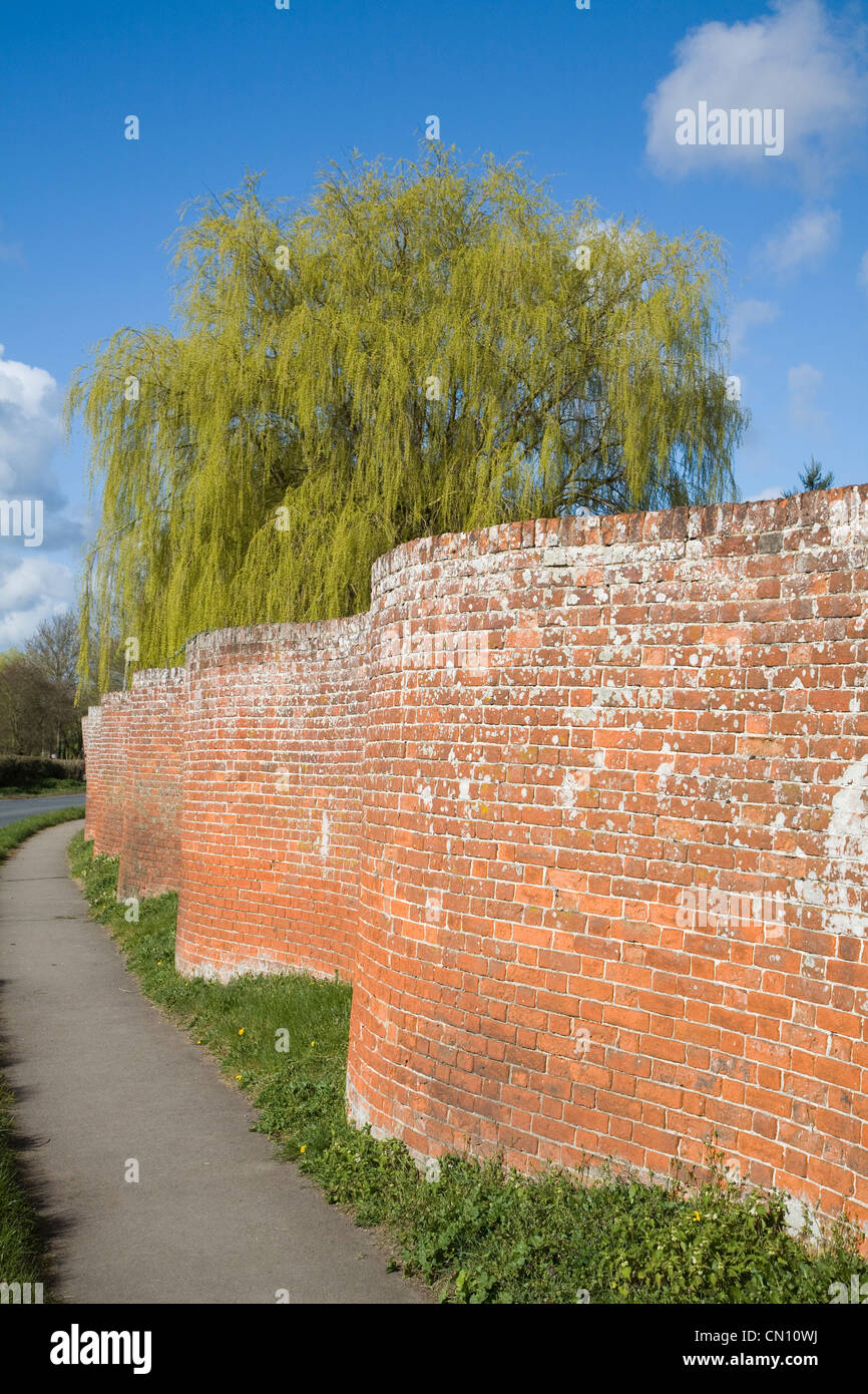 Crinkle crankle wall hi-res stock photography and images - Alamy