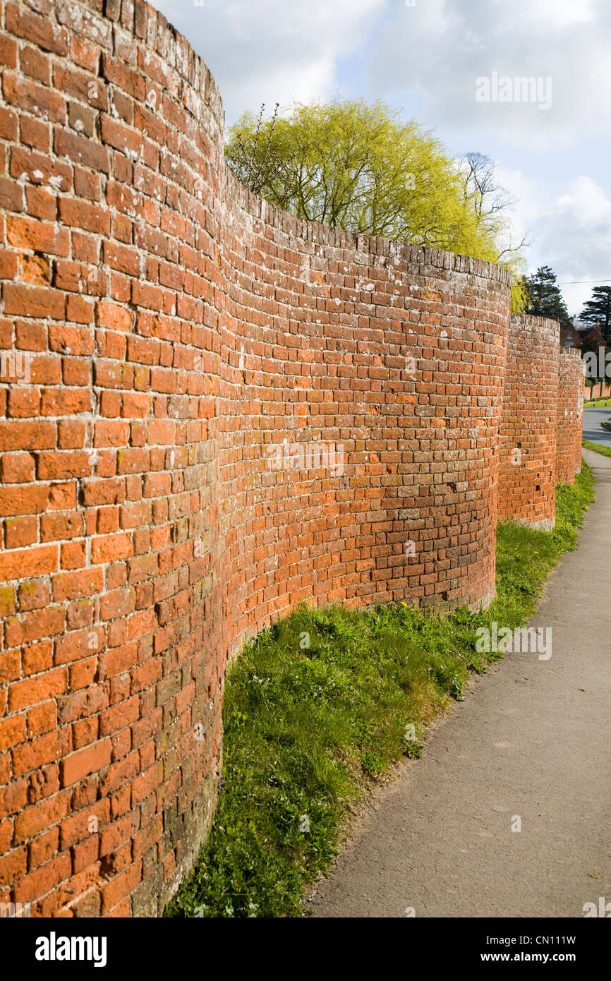 Crinkle crankle wall hi-res stock photography and images - Alamy
