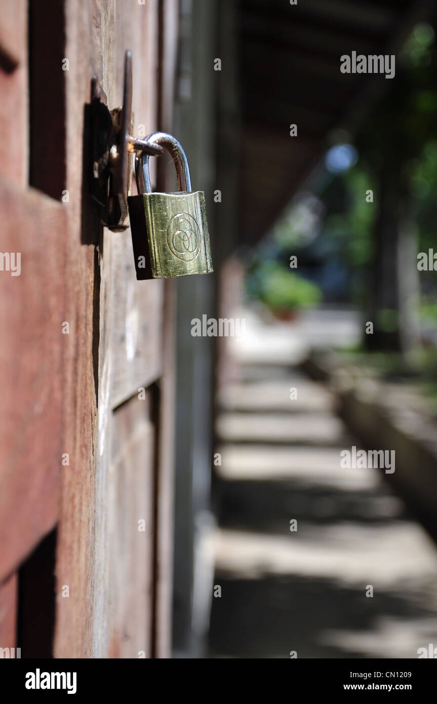 Metal lock and key hi-res stock photography and images - Alamy