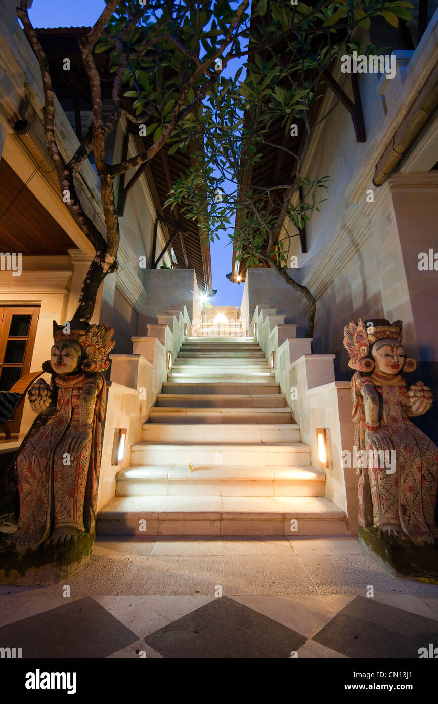 Stairs and statues at a Balinese hotel Stock Photo - Alamy