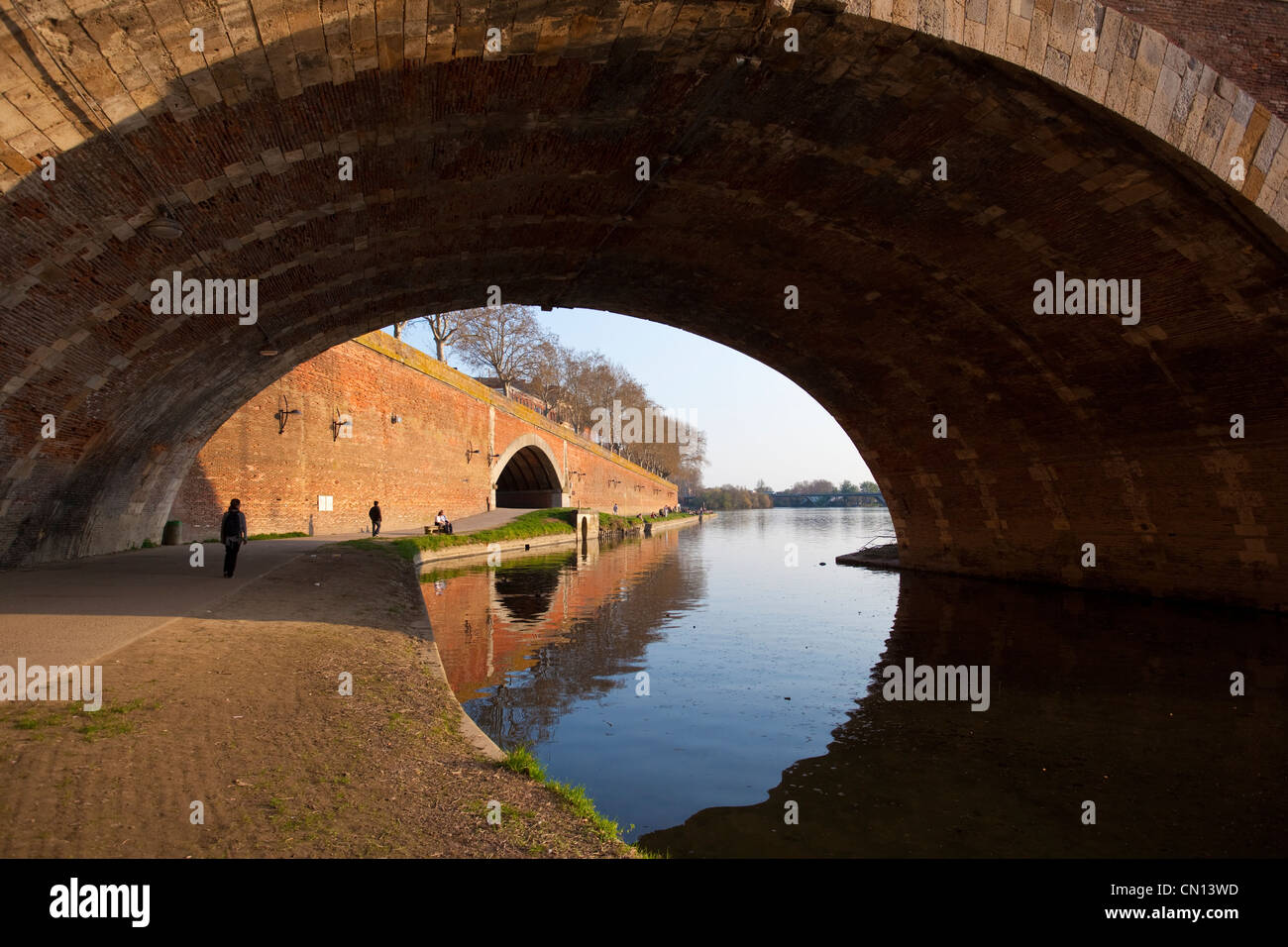 Pont Neuf, 16th century bridge seen from The Port de la Daurade in ...