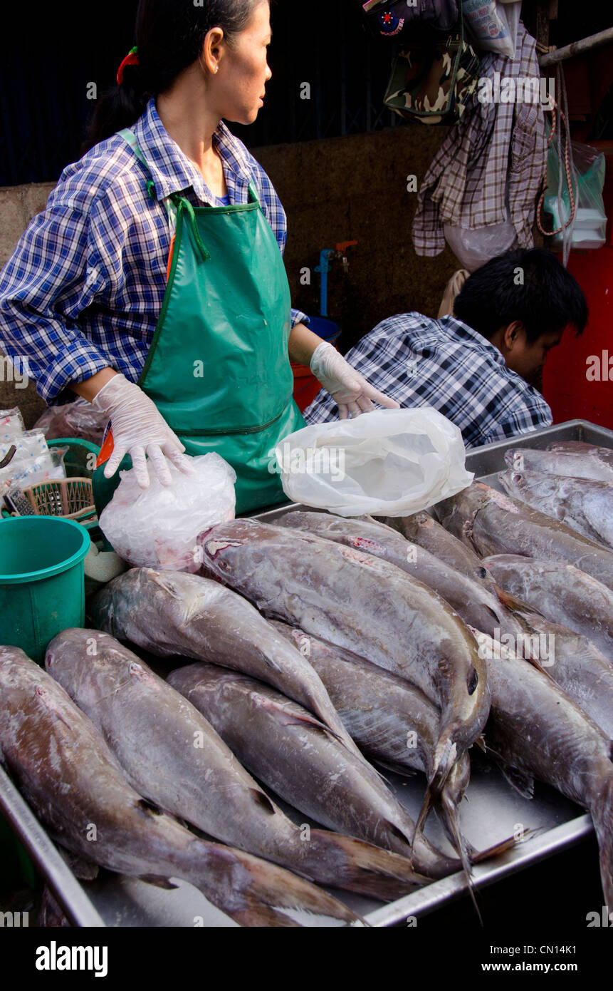 Fresh seafood vendor hi-res stock photography and images - Alamy