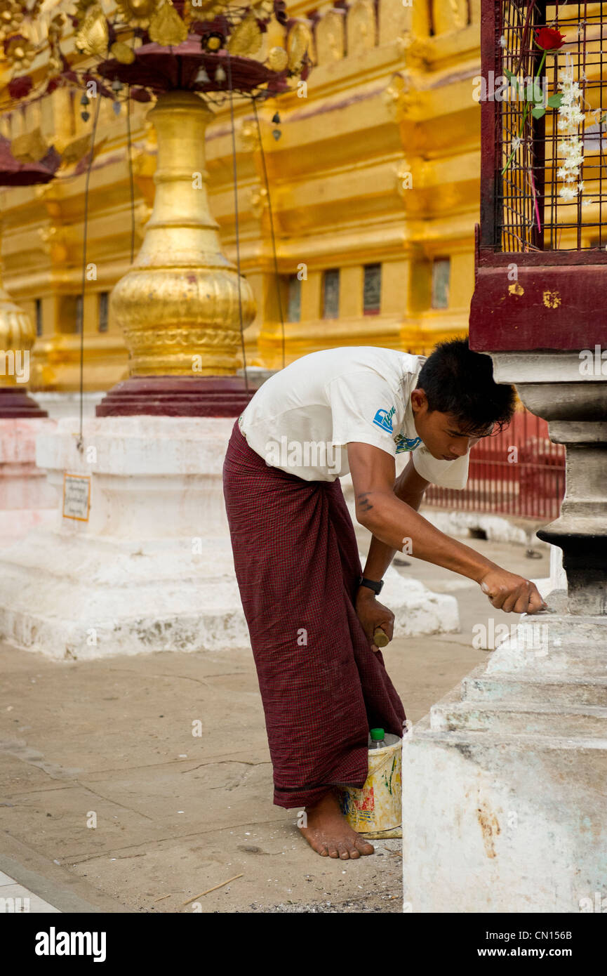 Restoration at the Shwe Zi Gon Pagoda in Bagan Myanmar Stock Photo - Alamy