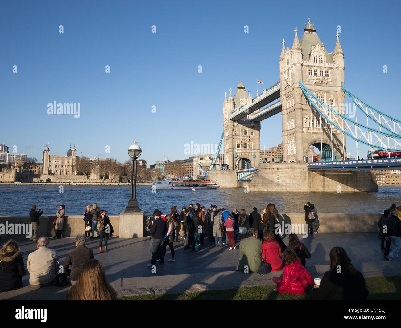 Tower Bridge, London, England with crowds of tourists Stock Photo - Alamy