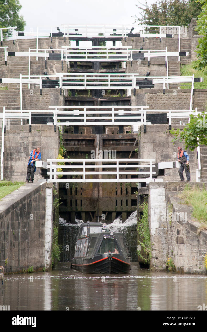 A barge and lock keepers on The Leeds and Liverpool Canal, Bingley ...
