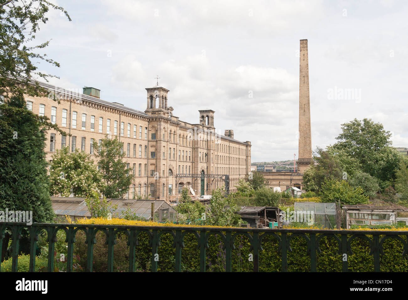 Old factory bradford uk hi-res stock photography and images - Alamy