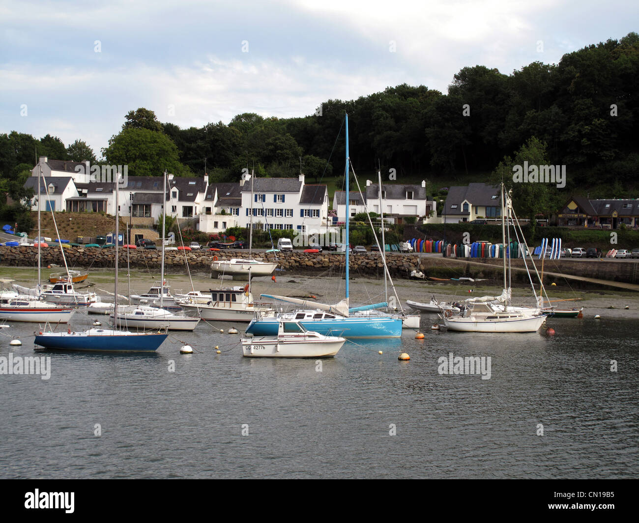 Riec sur belon harbor belon river hi-res stock photography and images ...