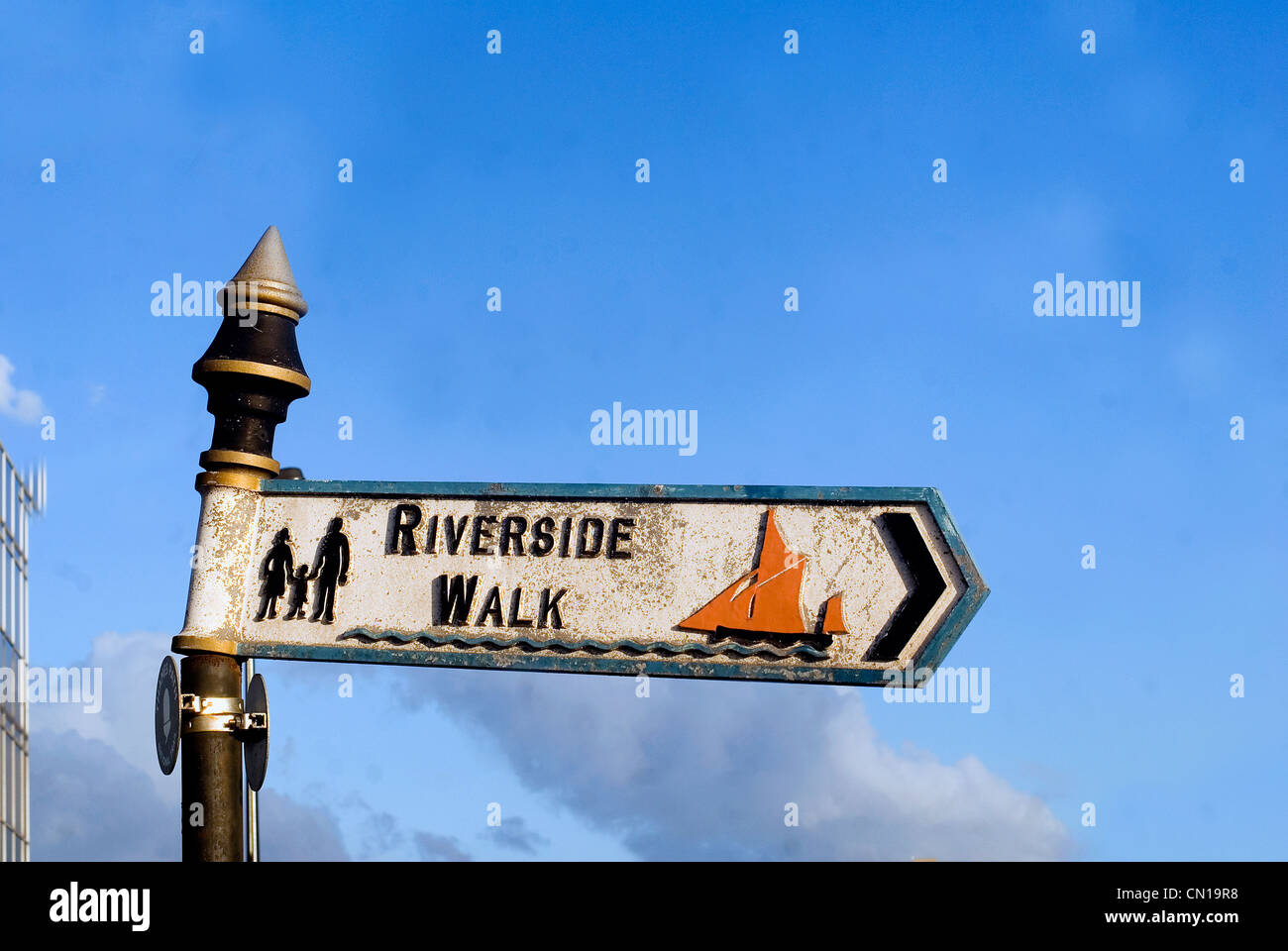 Riverside walk arrow hi-res stock photography and images - Alamy