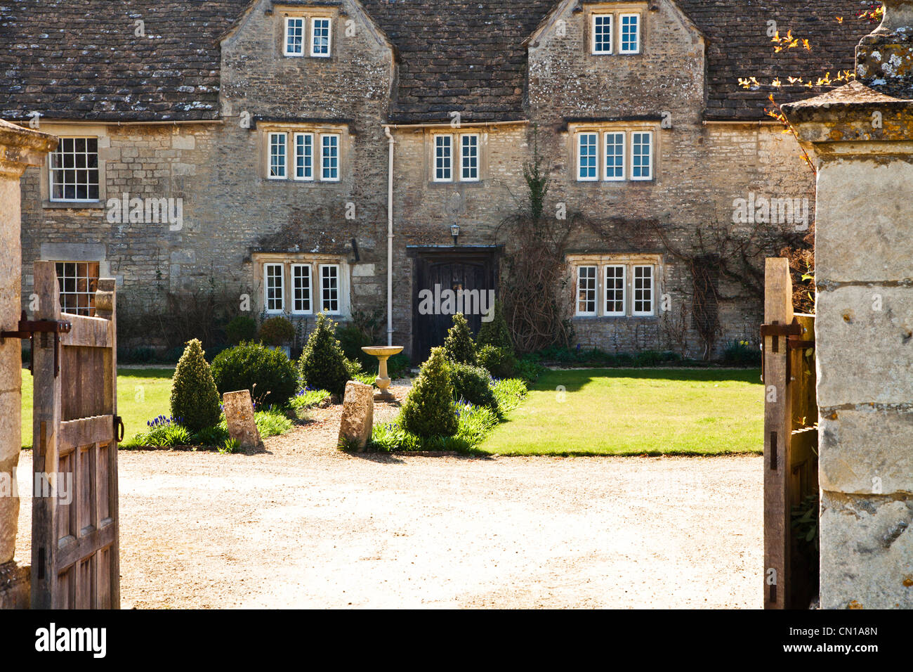 English stone house hi-res stock photography and images - Alamy