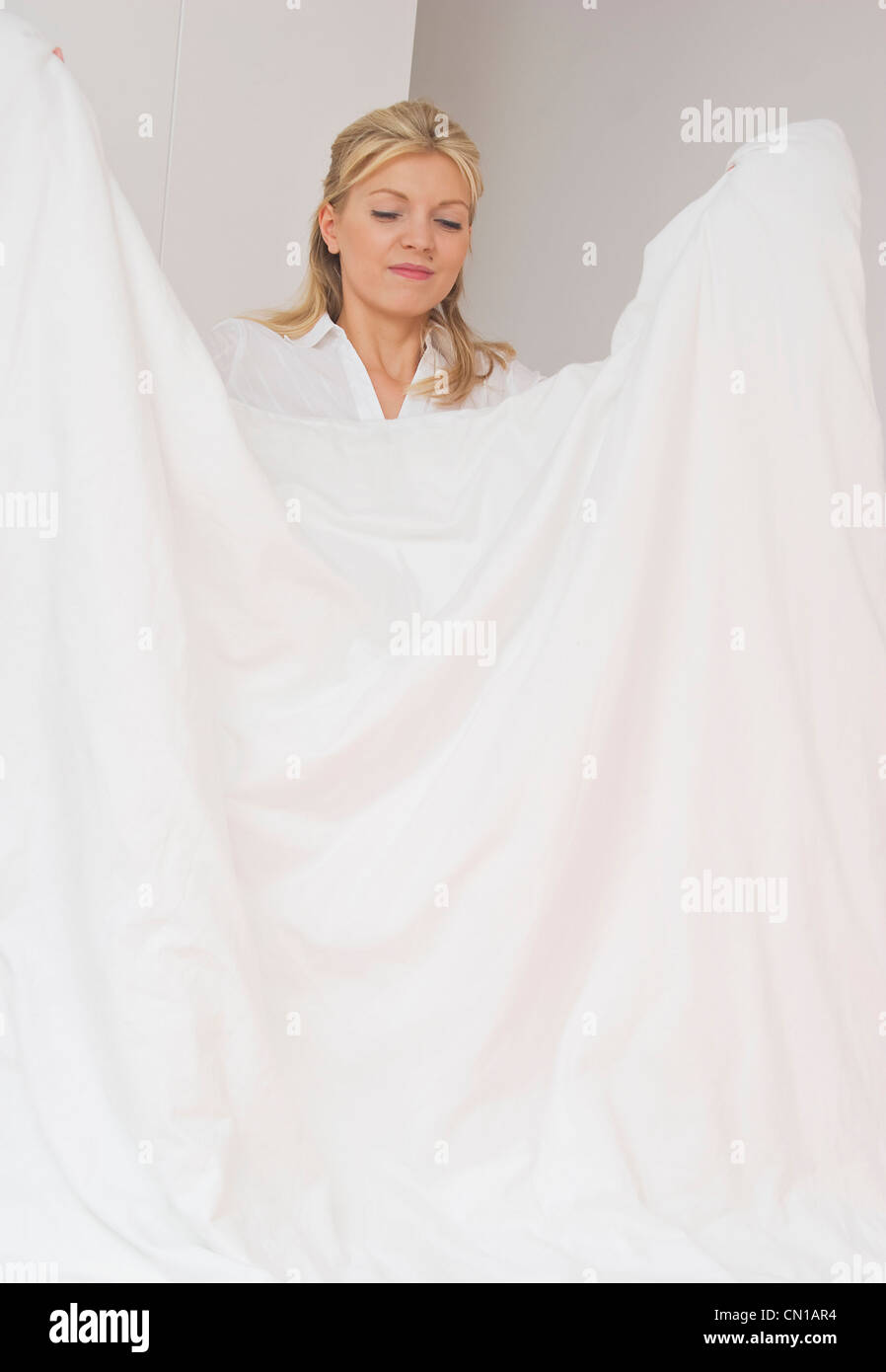 Woman changing sheets hi-res stock photography and images - Alamy