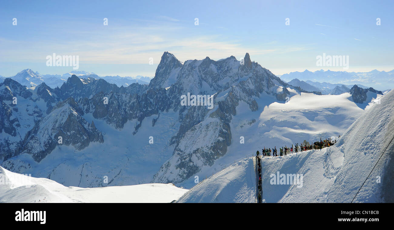 Skiers hike from the summit of Aiguille du Midi to the top of la Vallée ...