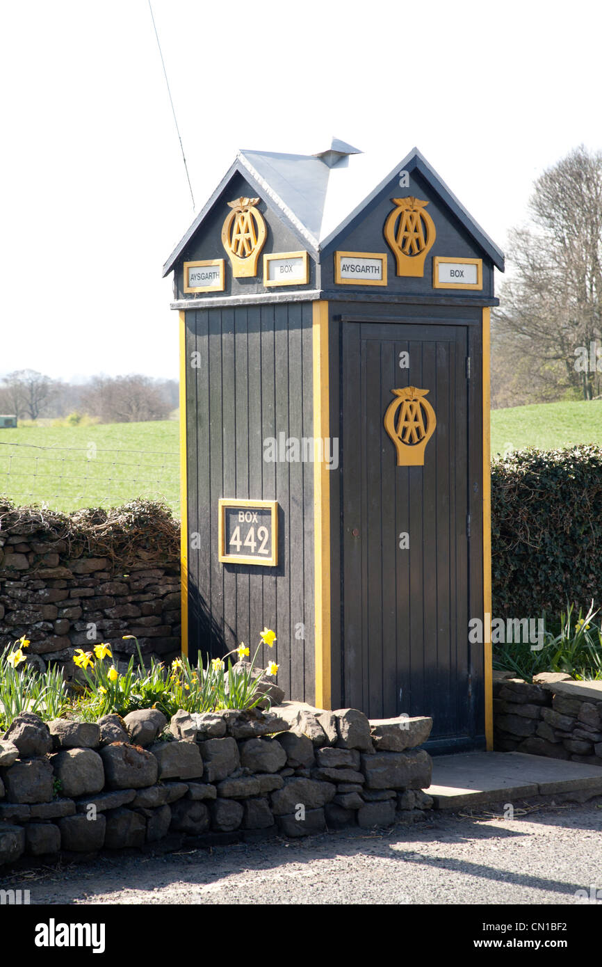 Emergency telephone box hi-res stock photography and images - Alamy