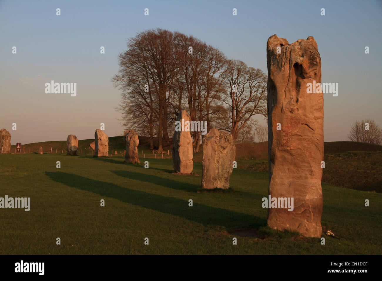 Neolithic henge monument hi-res stock photography and images - Alamy