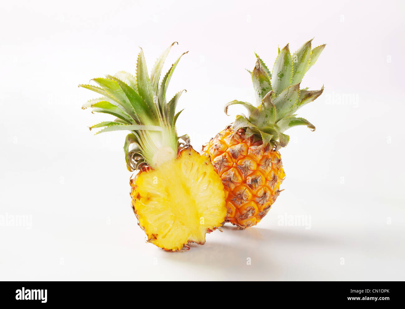 Pineapple halves hi-res stock photography and images - Alamy