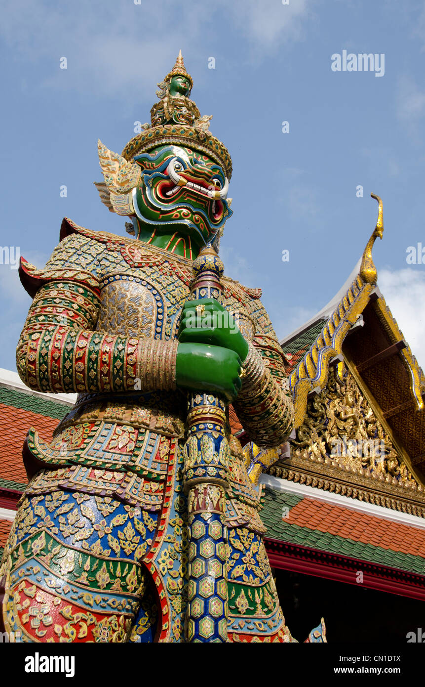 Statue guard royal palace bangkok hi-res stock photography and images ...