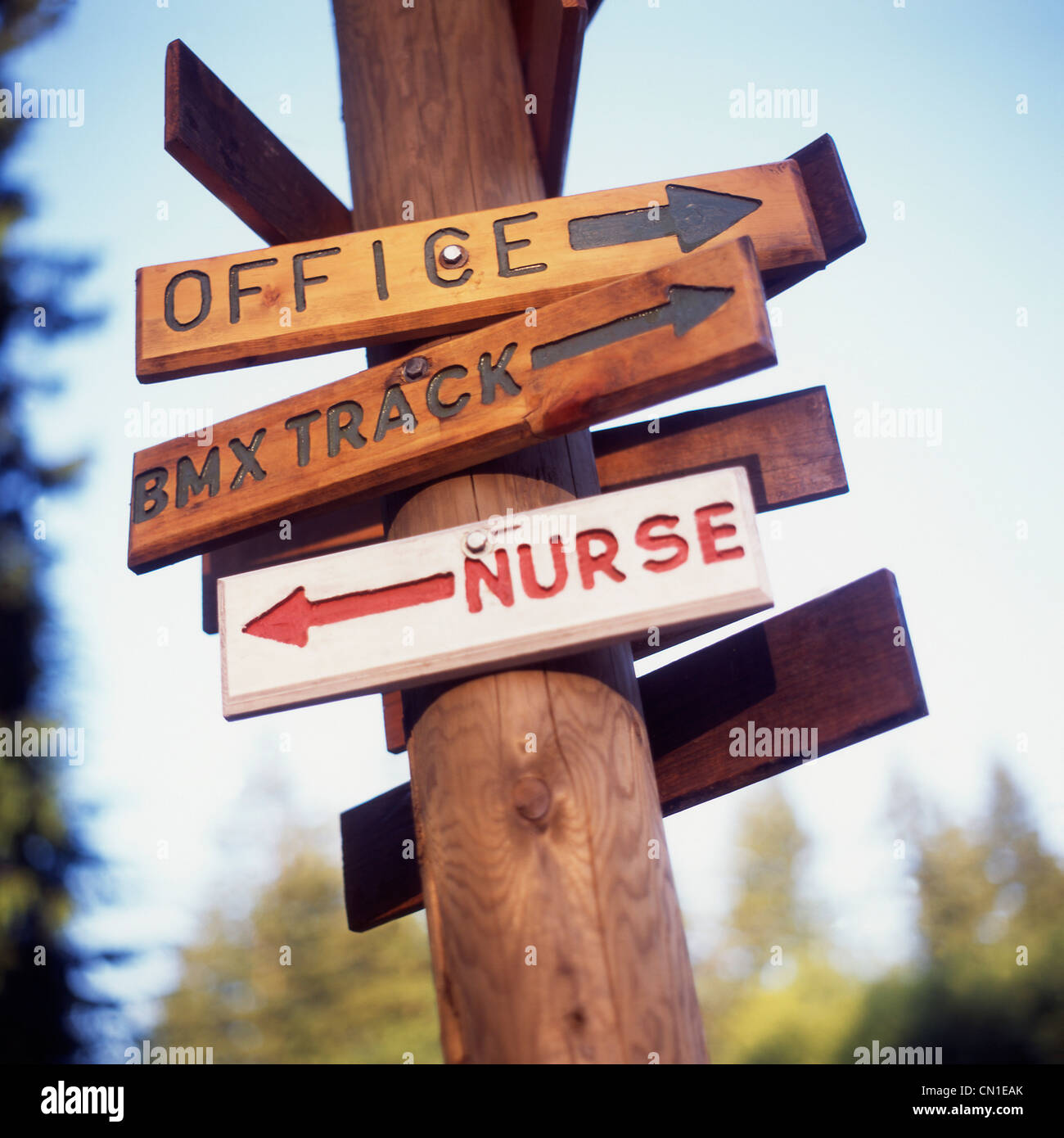 Camp signs hi-res stock photography and images - Alamy