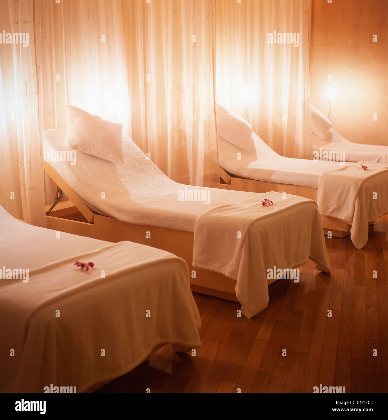 Spa interior beds hi-res stock photography and images - Alamy