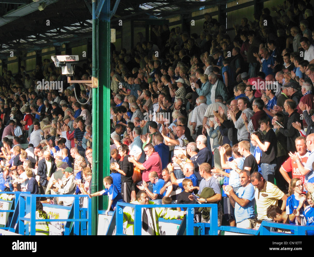 Football crowd uk hi-res stock photography and images - Alamy