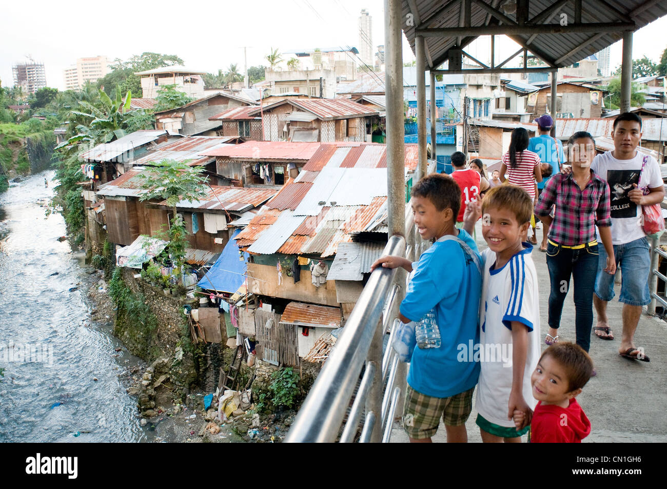 Slum scene cebu city philippines Stock Photo - Alamy