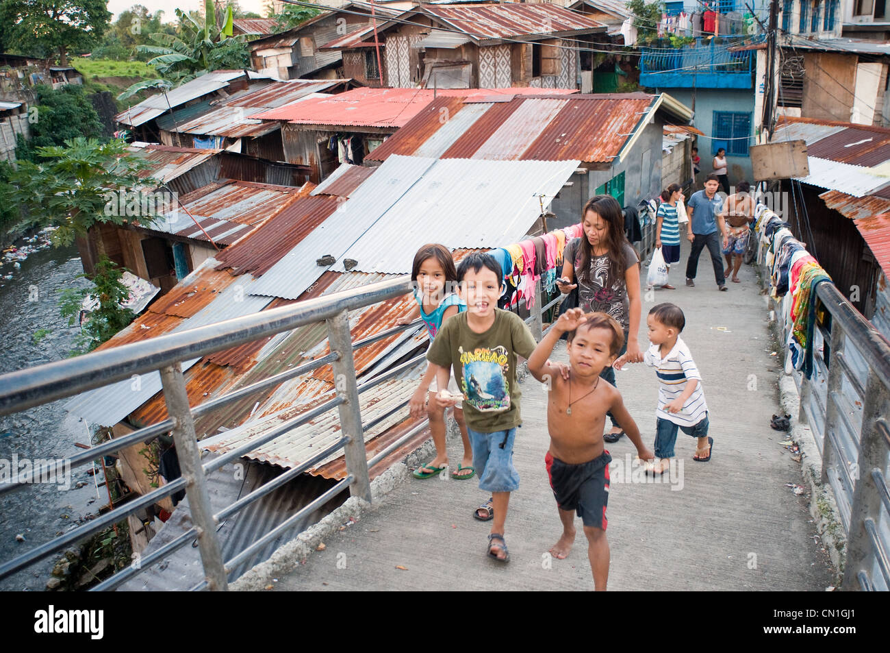 Slum scene cebu city philippines Stock Photo - Alamy