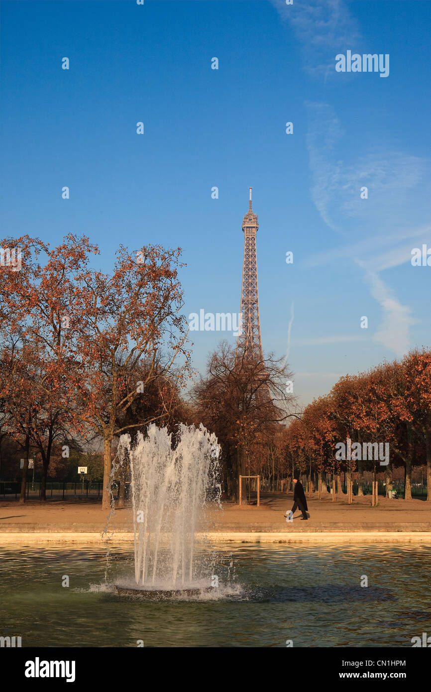 France, Paris, the Parc du Champ de Mars and the Eiffel Tower Stock ...