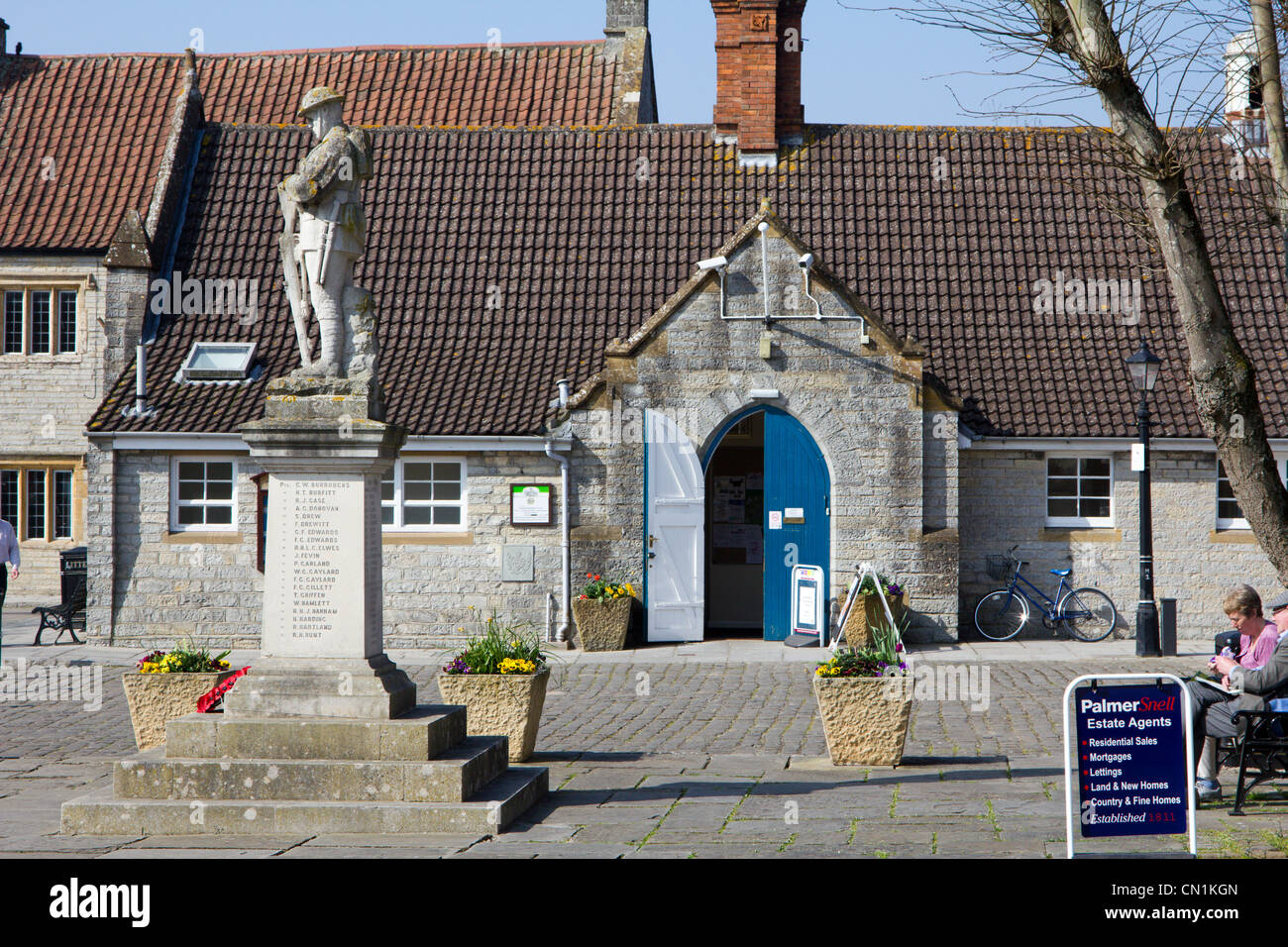Somerton town centre and church hi-res stock photography and images - Alamy