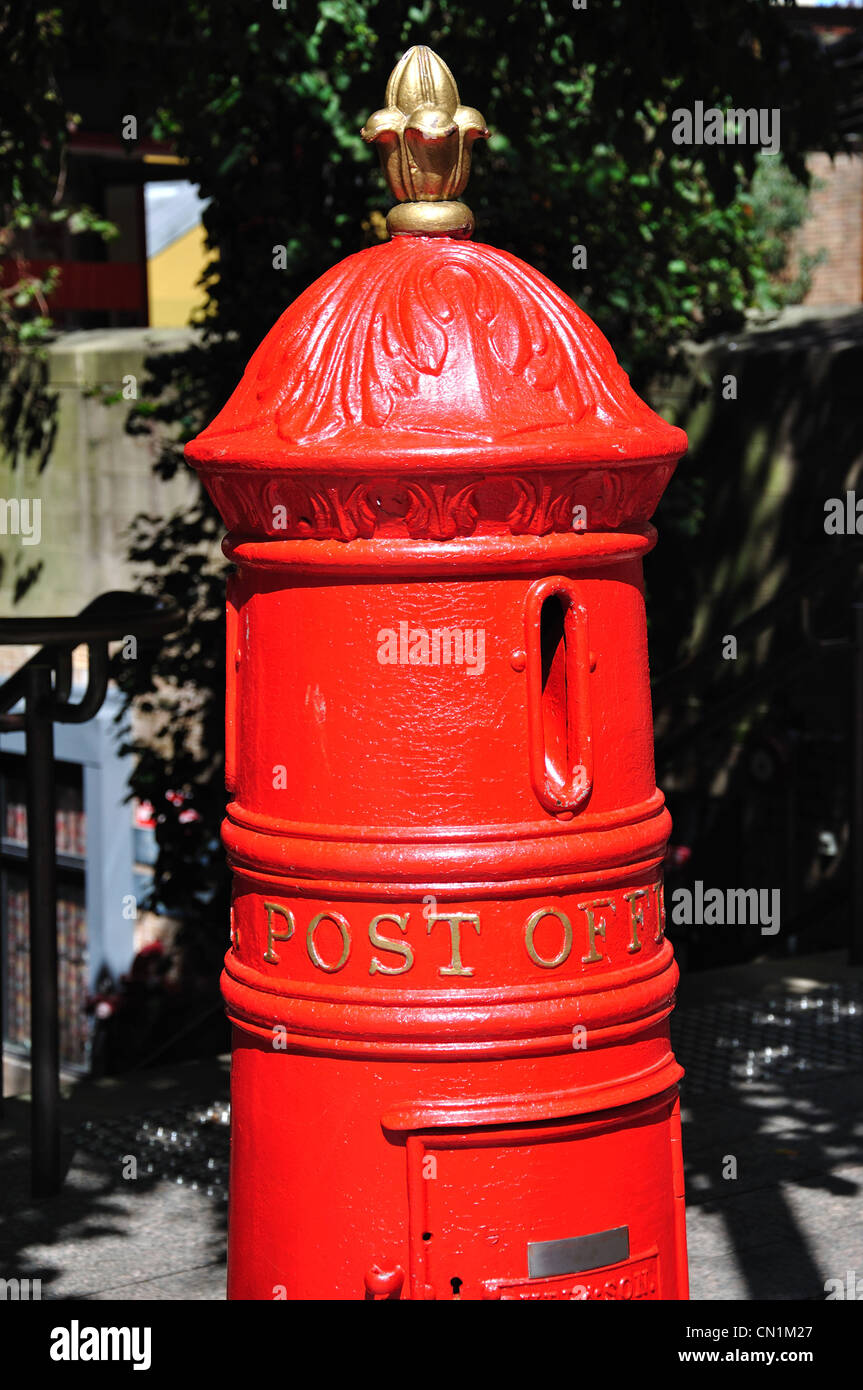 Vintage post box on historic Playfair Street, The Rocks, Sydney Harbour ...