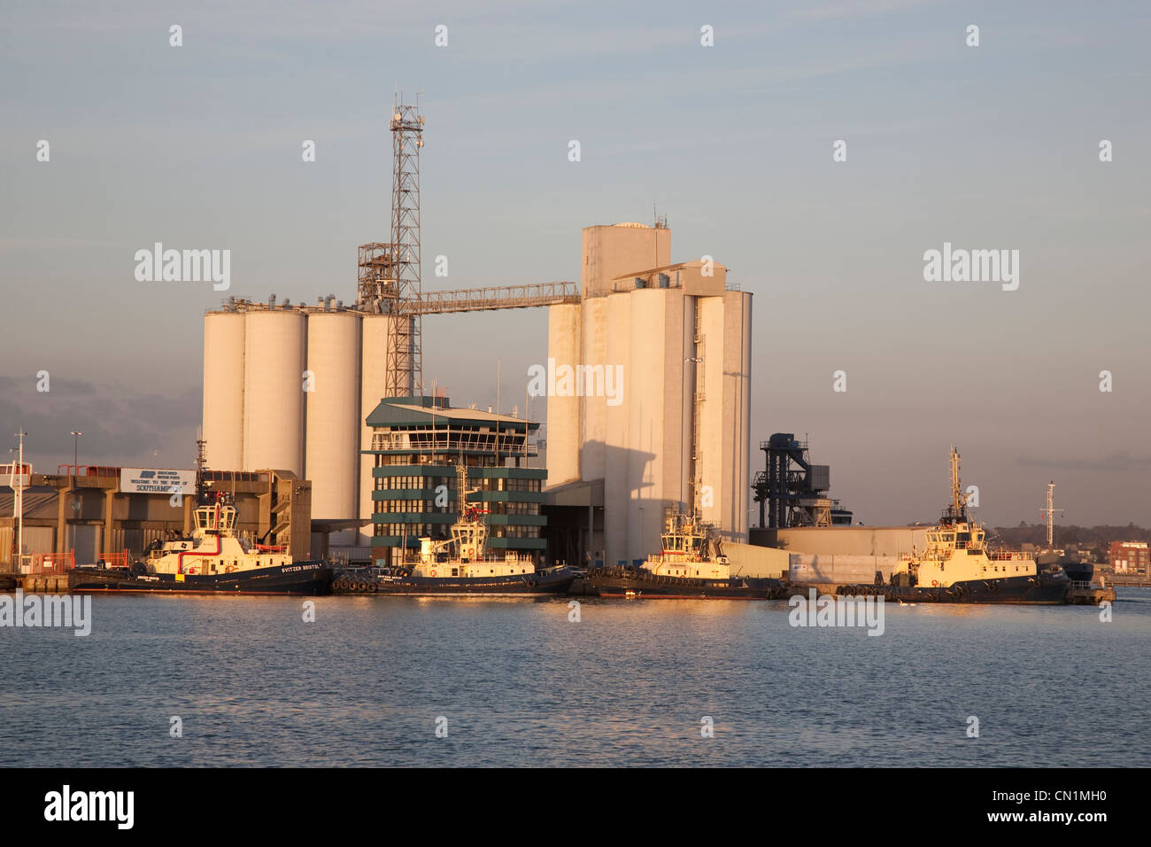 Southampton and dock hi-res stock photography and images - Alamy