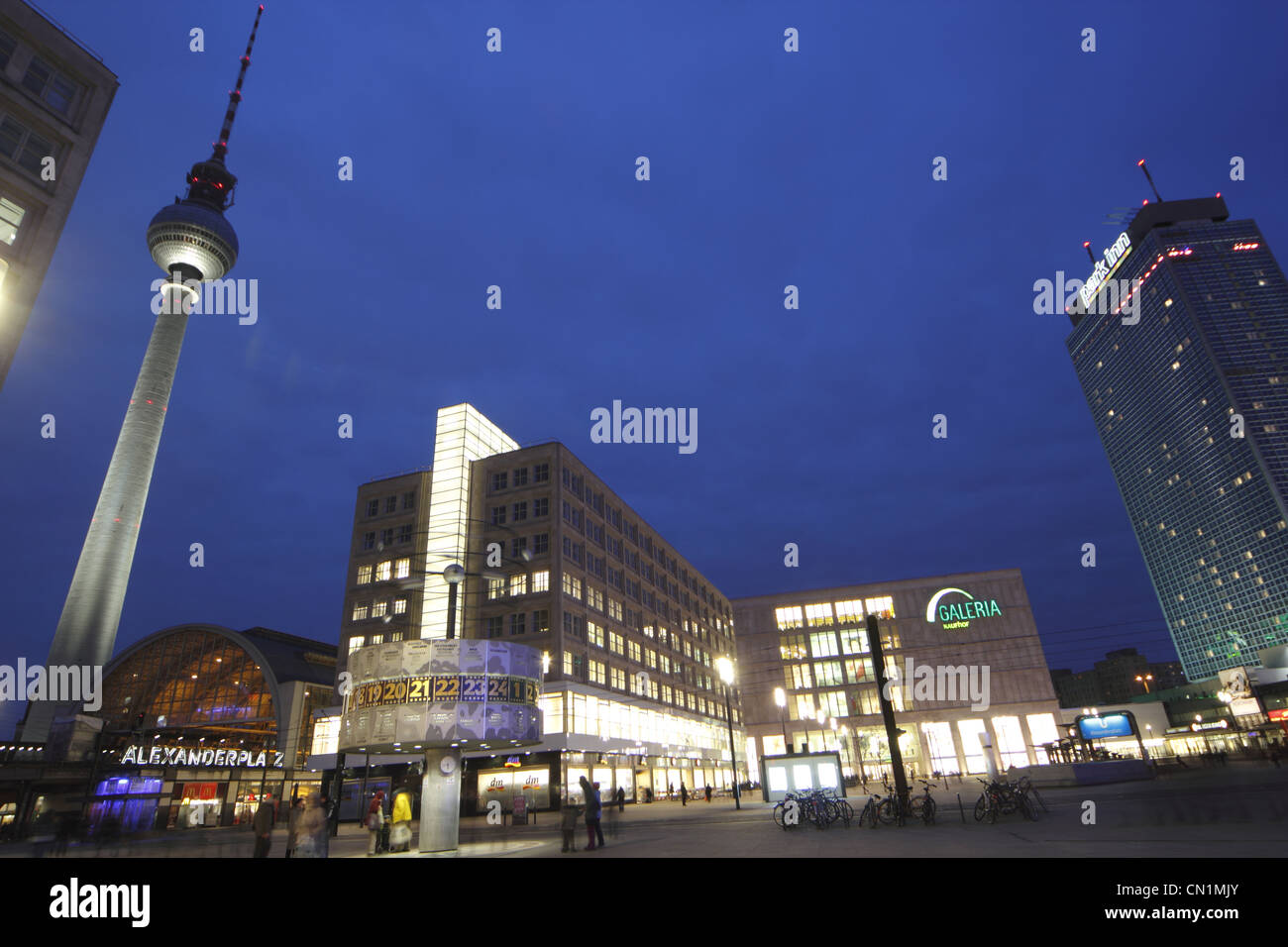 Place world time clock hi-res stock photography and images - Alamy
