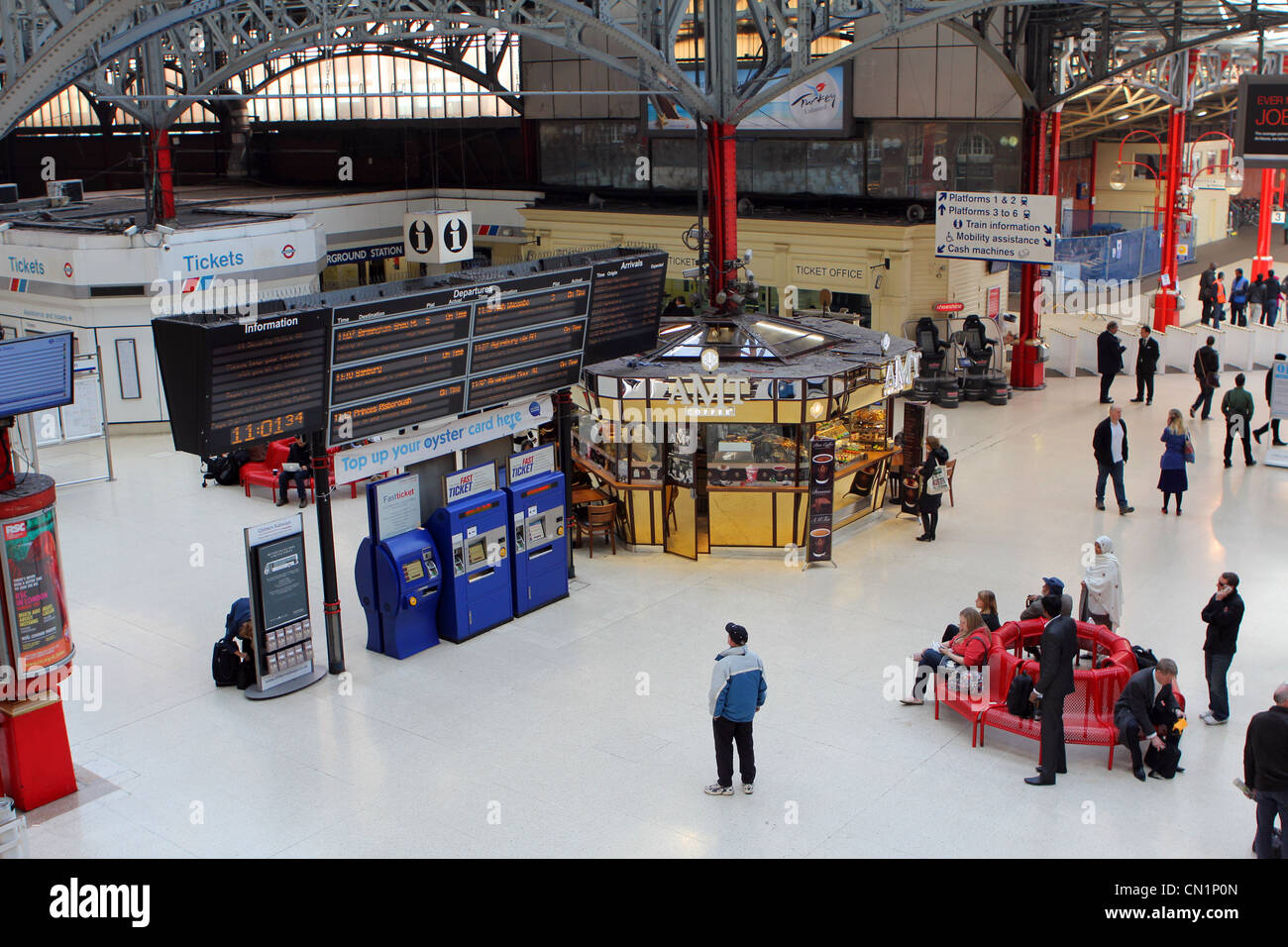 Uk seat passengers britain crowd city railway hi-res stock photography ...