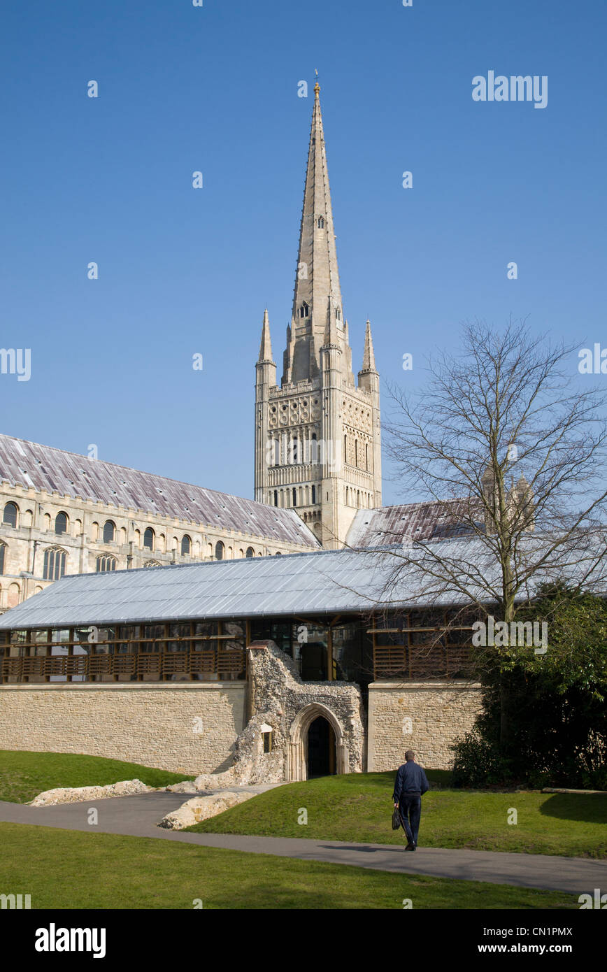 The 900 year old Norwich Cathedral in spring sunshine, Norfolk, UK ...