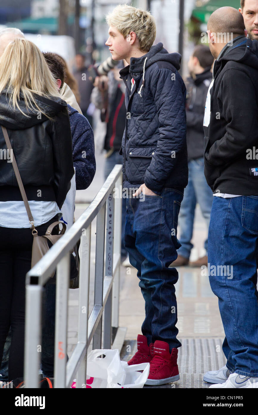 One Direction arrive in London Stock Photo - Alamy