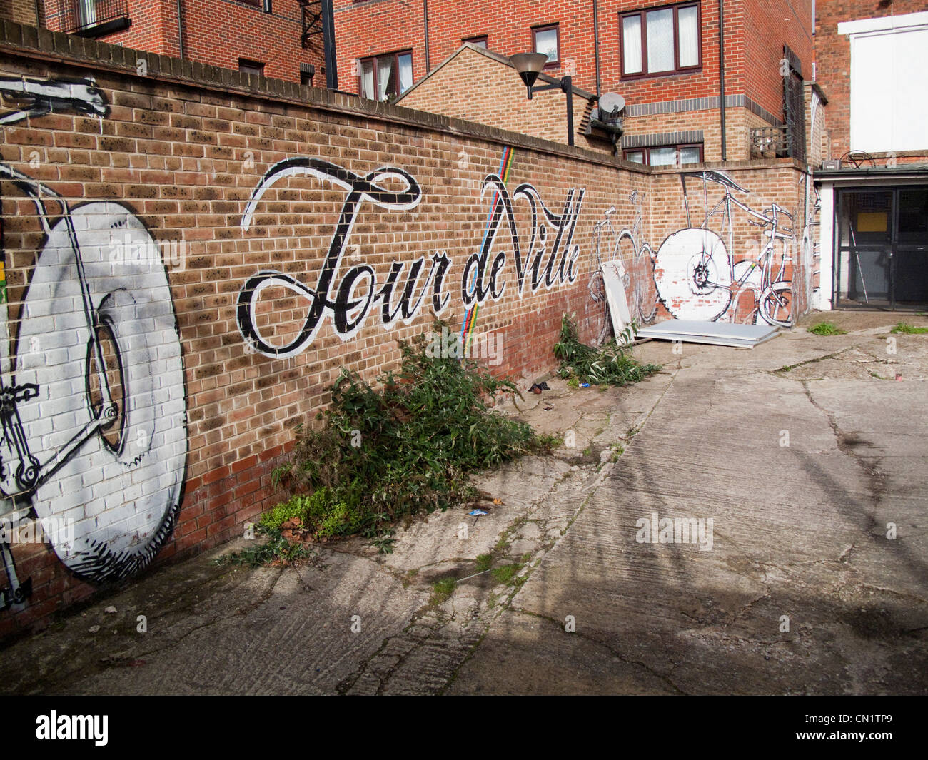 Tour de Ville graffiti on the wall of a Hackney bicycle shop Stock ...