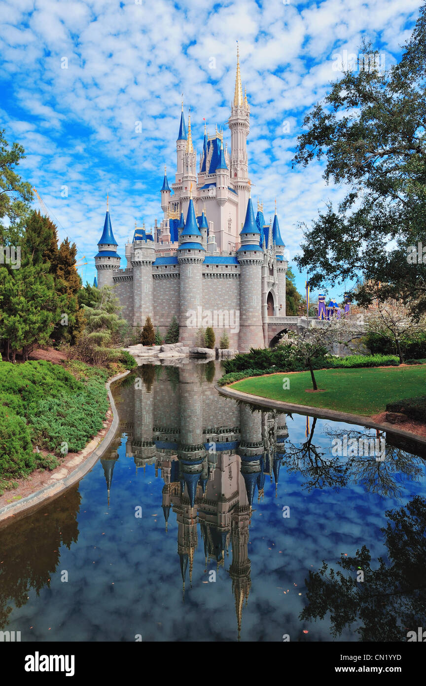 Disney cinderella castle hi-res stock photography and images - Alamy