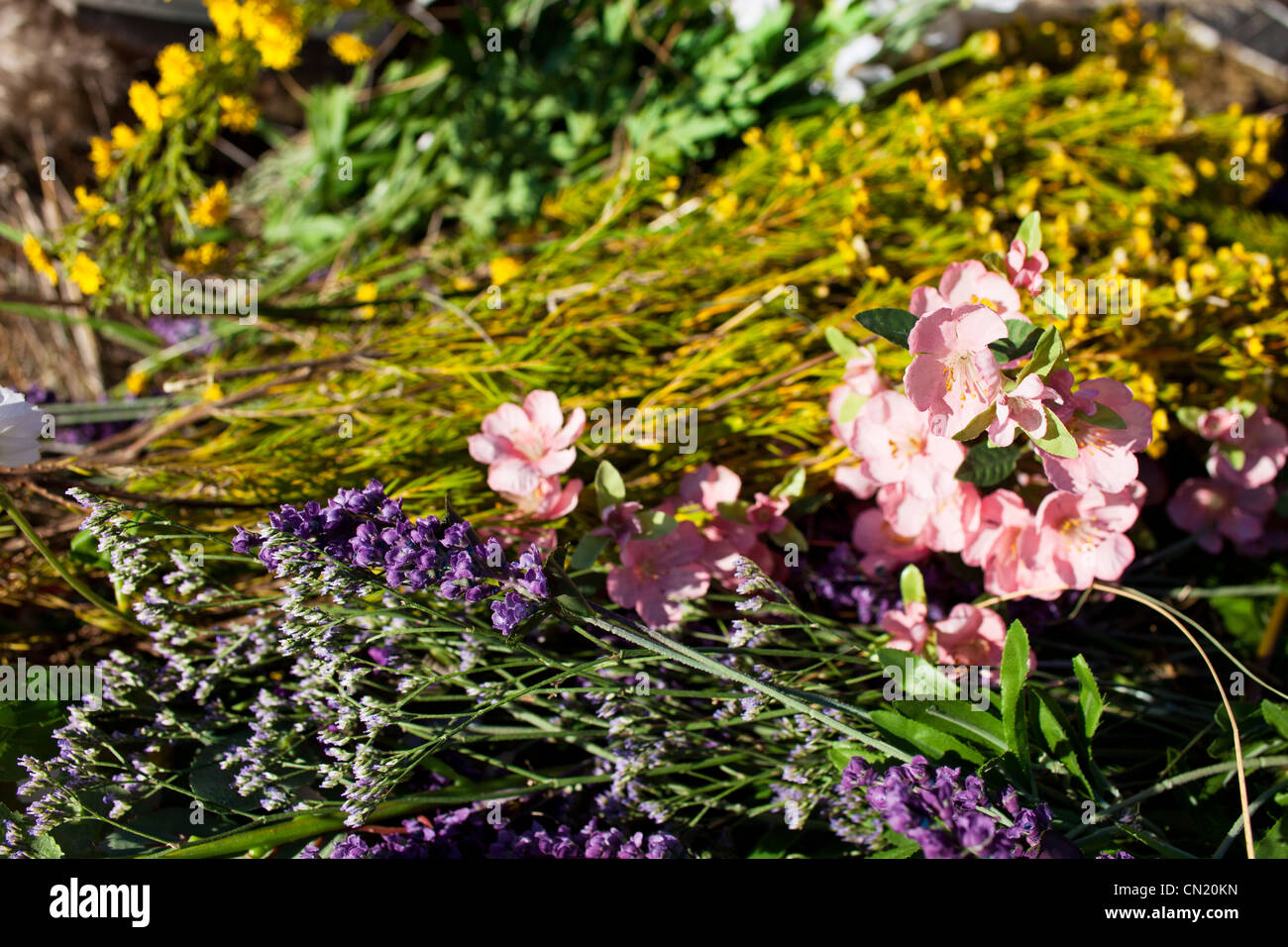 Flowers arrangement butterflies hi-res stock photography and images - Alamy