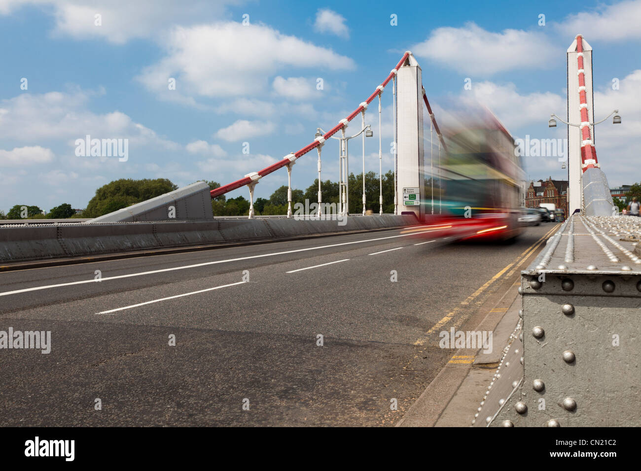 London bridge bus hi-res stock photography and images - Alamy