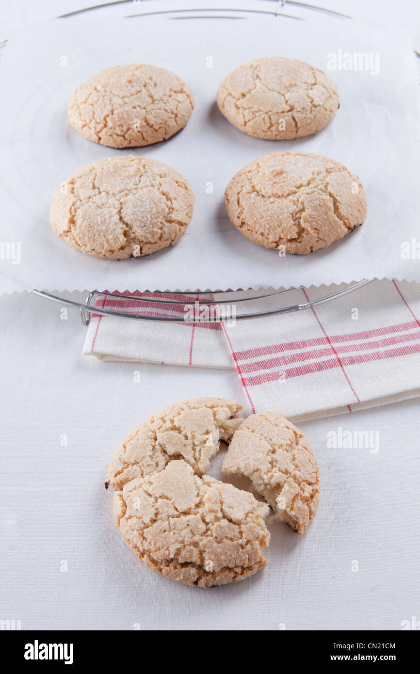 Broken cookies hi-res stock photography and images - Alamy