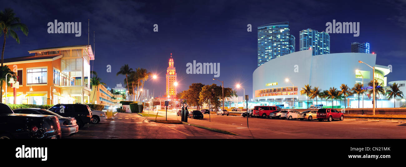 Downtown miami street scene florida hi-res stock photography and images ...