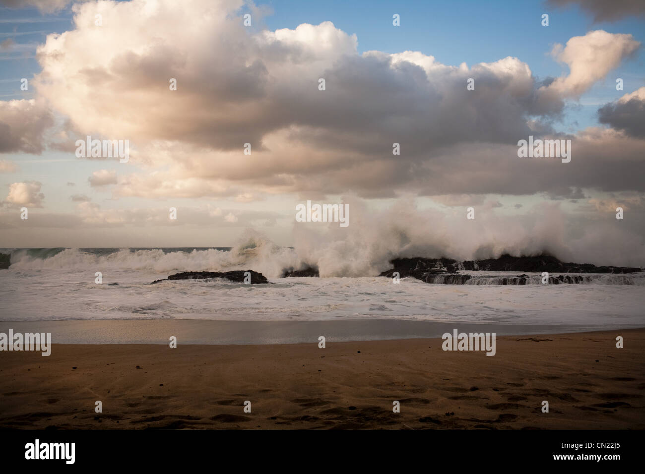 Breaking wave effect hi-res stock photography and images - Alamy