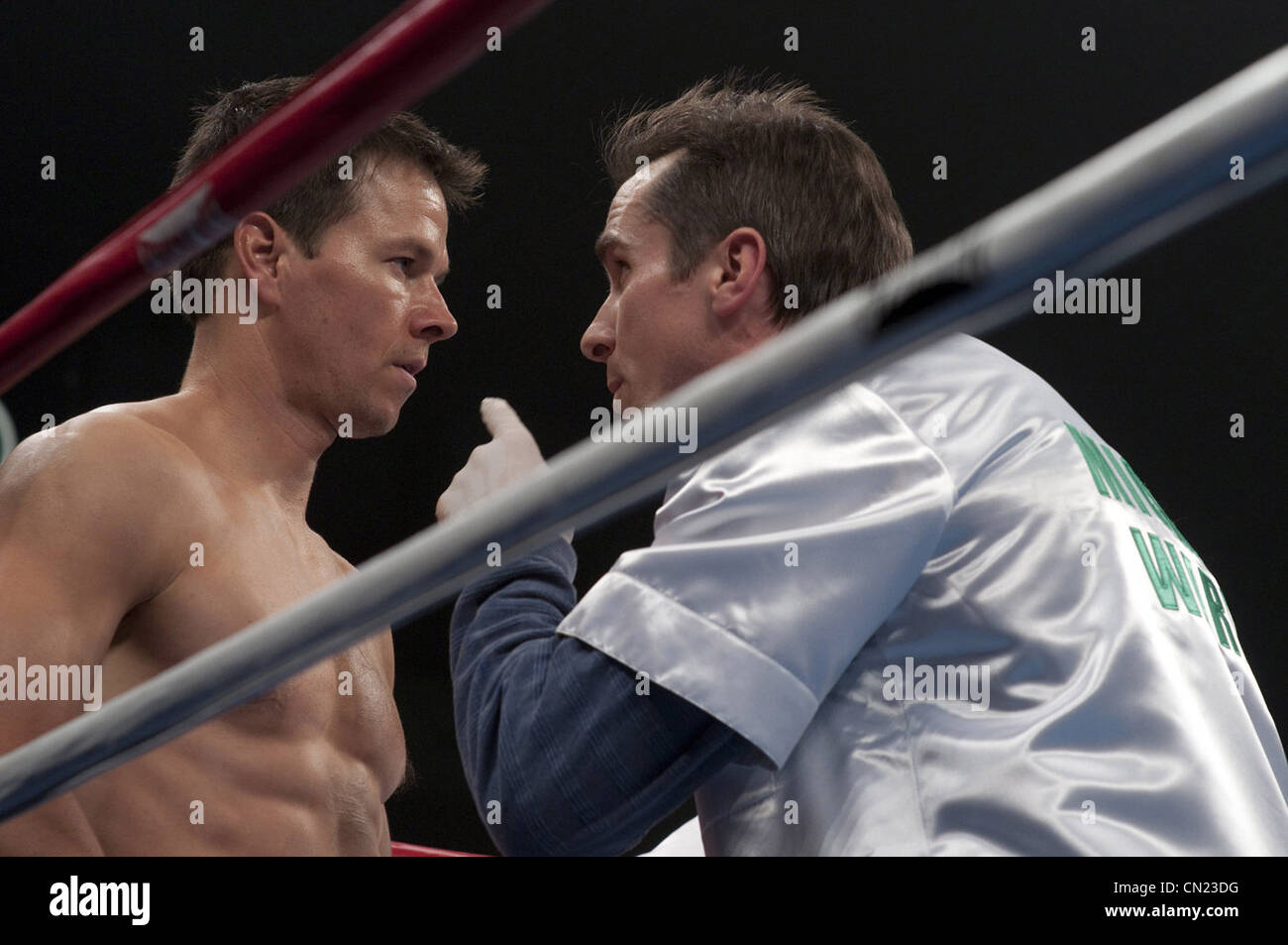 THE FIGHTER (2010) MARK WAHLBERG, CHRISTIAN BALE DAVID O. RUSSELL (DIR ...