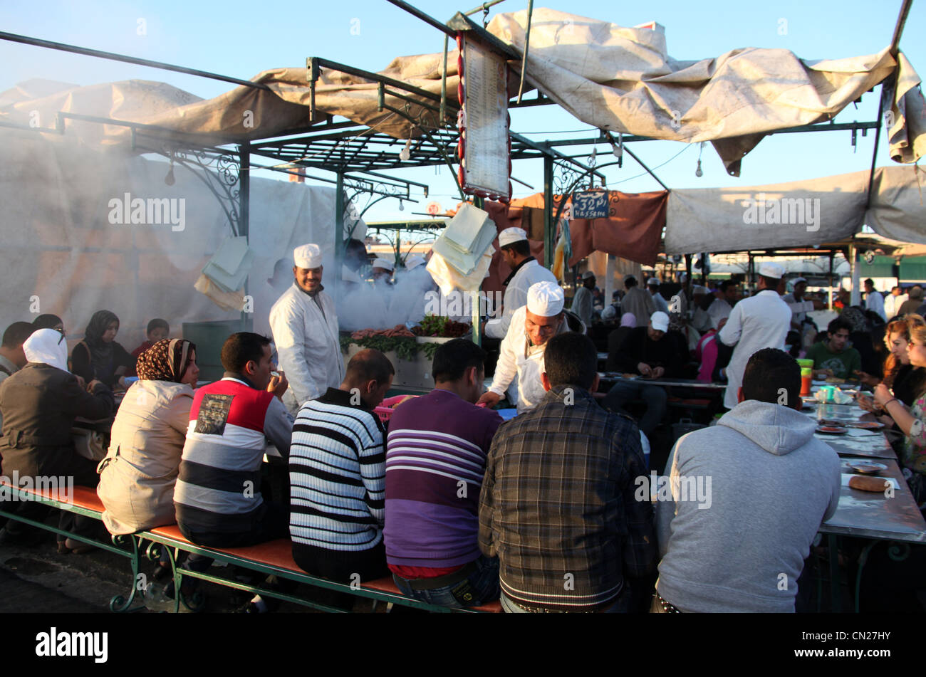 Crowded outdoor food stall area hi-res stock photography and images - Alamy