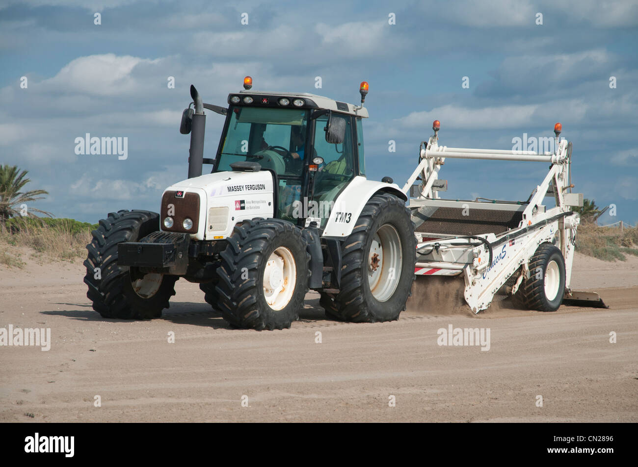 Beach cleaning machine hi-res stock photography and images - Alamy